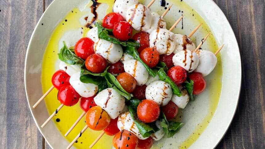Cherry Mozzarella Skewers – Your New Favourite 5-Minute Party Appetizer ...